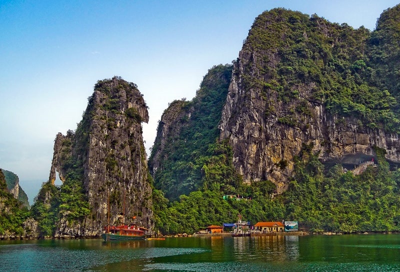 Sung Sot Cave: A Spectacular Underground Wonderland in Halong Bay | indo-pacifictravel.com